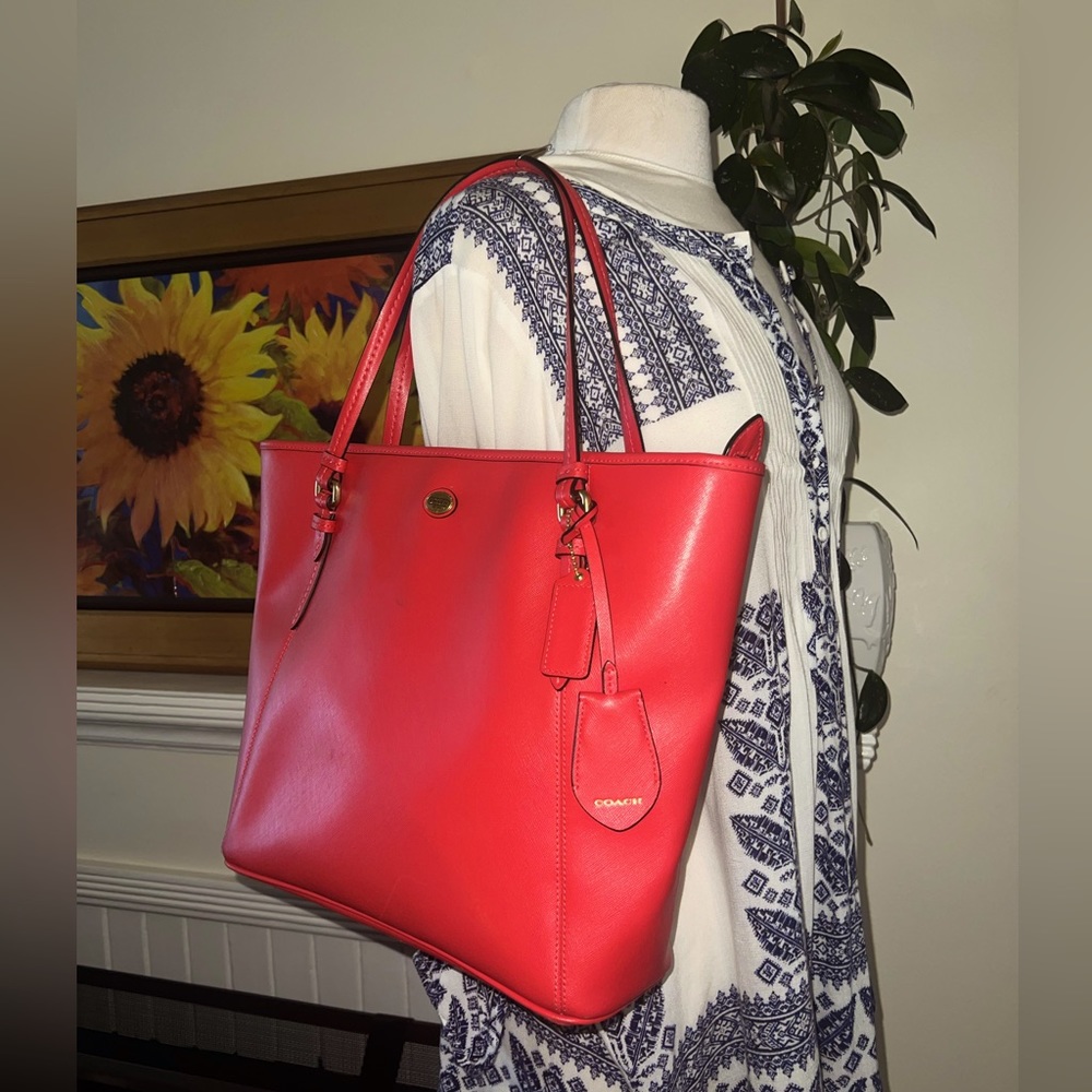 Coach (Miami Red). Like New ! - Gem